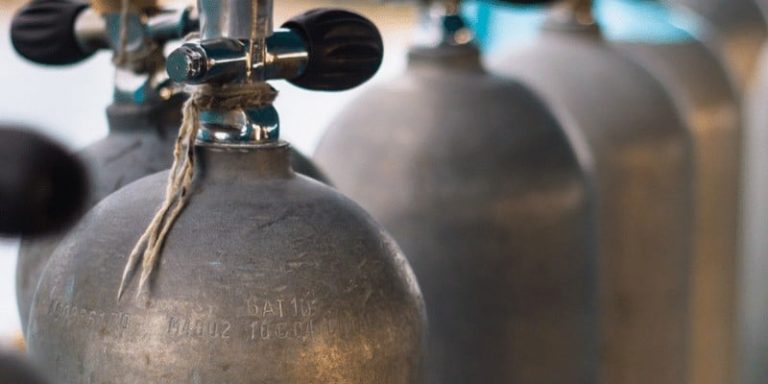 How to Dispose of Oxygen Tanks? - DisposeOfThings.com